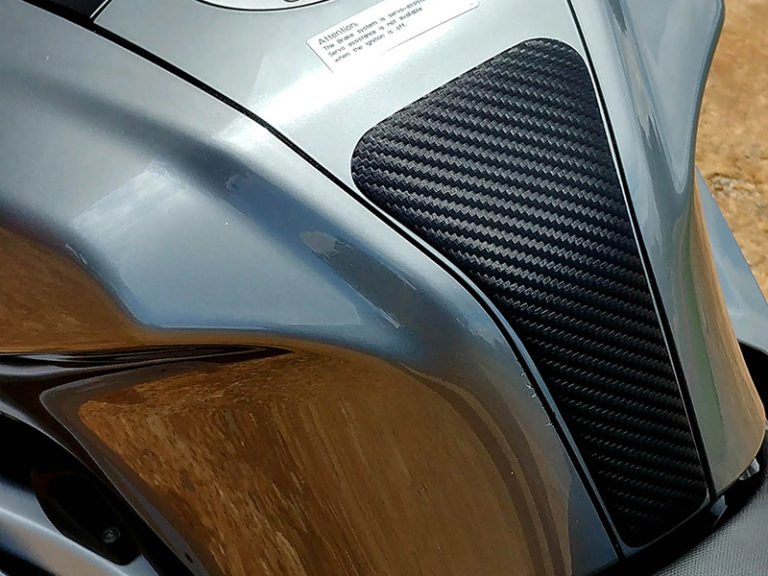 BMW K1200S/K1300S/R1200RS TANK PAD • Rubbatech