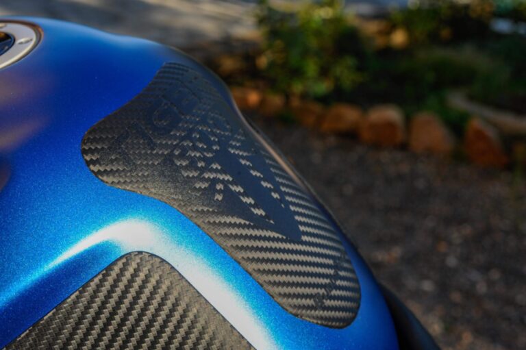 TRIUMPH TIGER 800 TANK PAD • Rubbatech