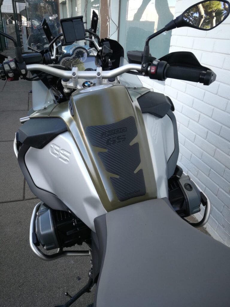 BMW R1200GS UNIVERSAL TANK PAD • Rubbatech