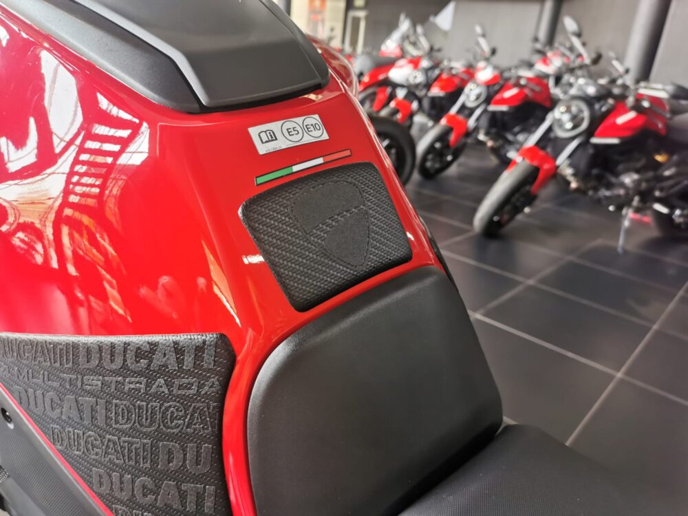 DUCATI MULTISTRADA V4 TANK AND KNEE PADS (2021-) • Rubbatech