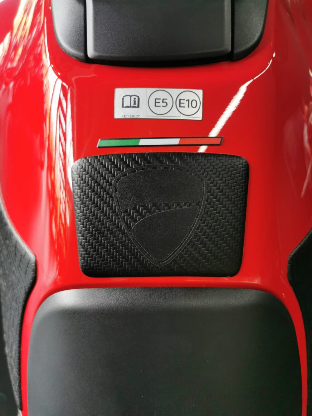 DUCATI MULTISTRADA V4 TANK AND KNEE PADS (2021-) • Rubbatech