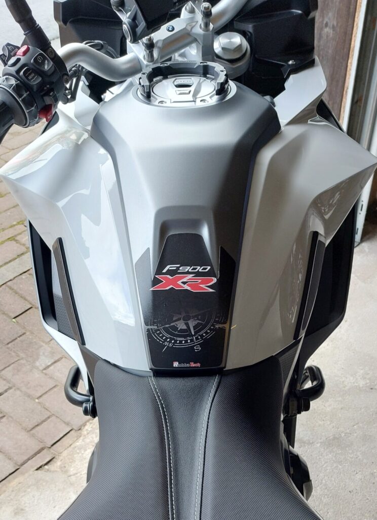 BMW F900XR TANK PAD • Rubbatech
