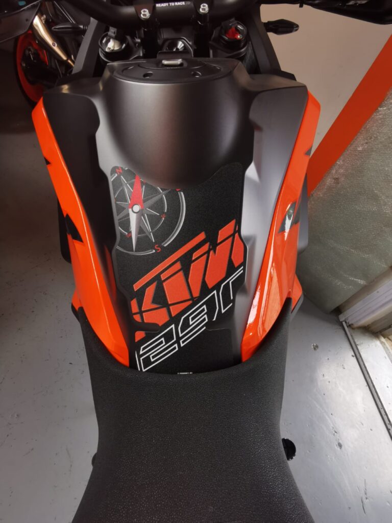 KTM ADVENTURE 1290 TANK PAD (2021 -) • Rubbatech