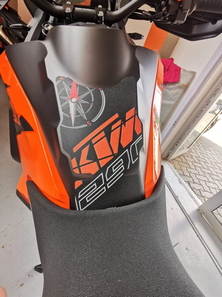 KTM ADVENTURE 1290 TANK PAD (2021 -) • Rubbatech